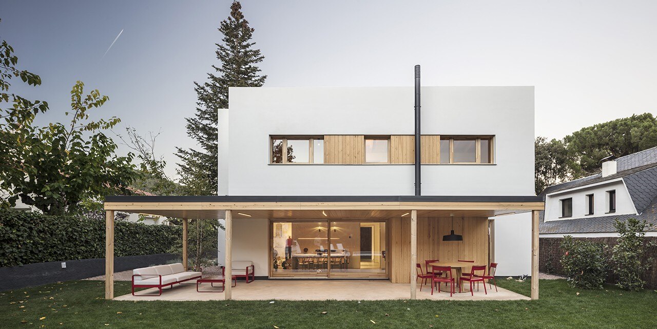 Fragmented blocks create a welcoming house near Barcelona - Domus