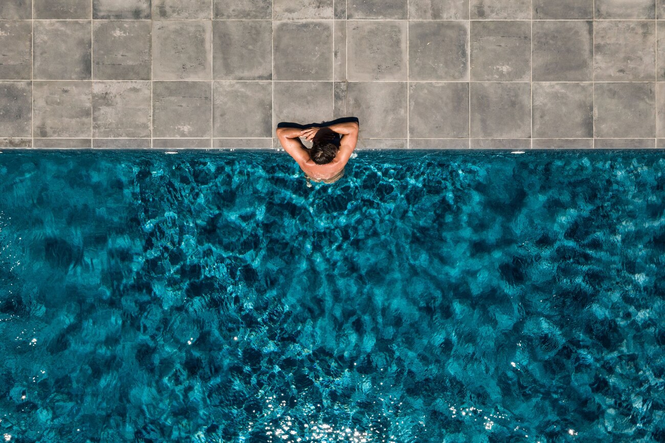 DC.AD renovates a single storey house hidden among the wild vegetation ...