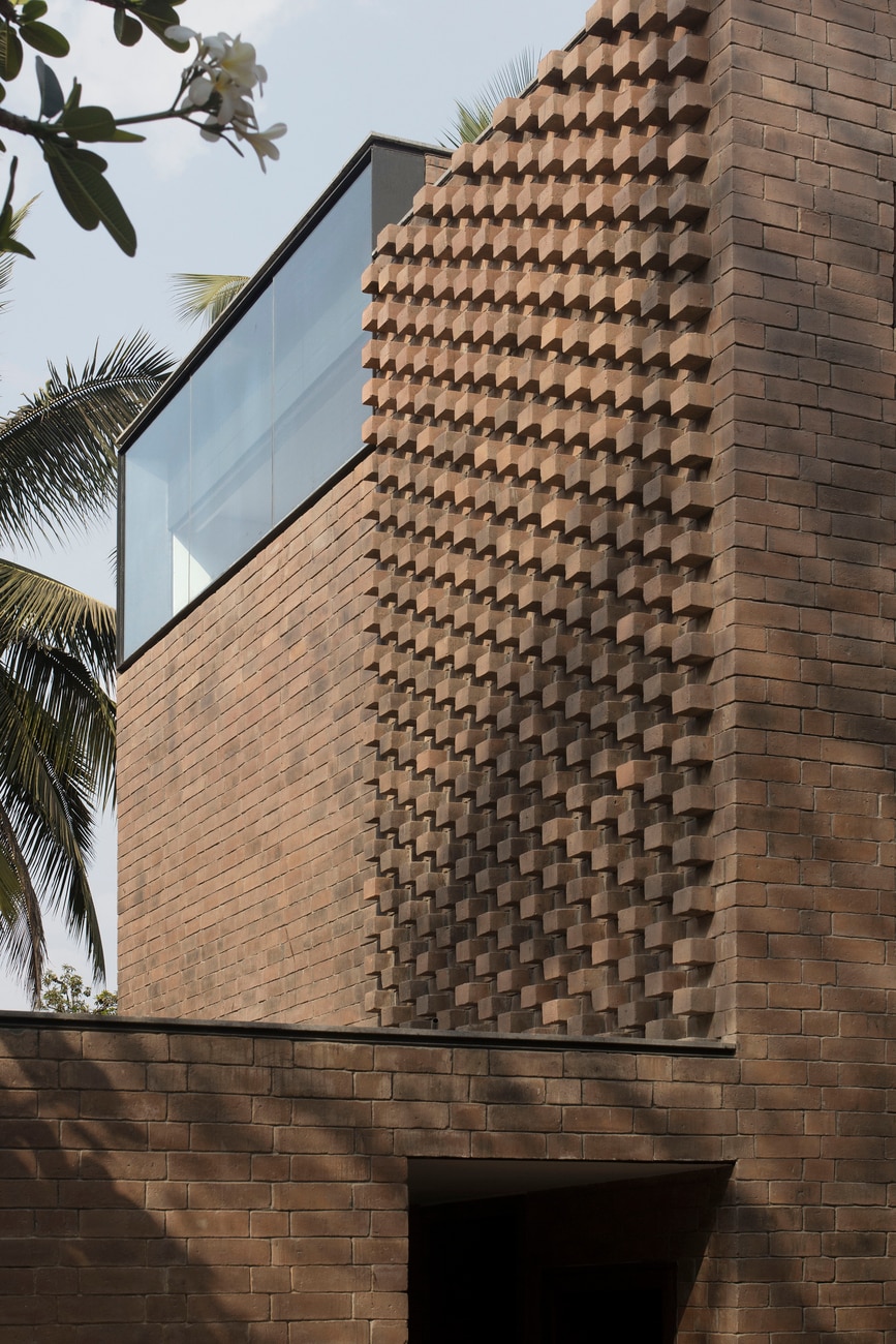 CollectiveProject designs a single-family brick house in the urban ...