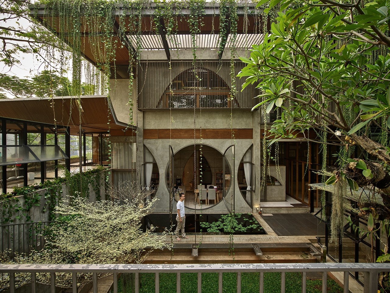 Realrich Architecture Workshop designs a house in Indonesia which is a ...