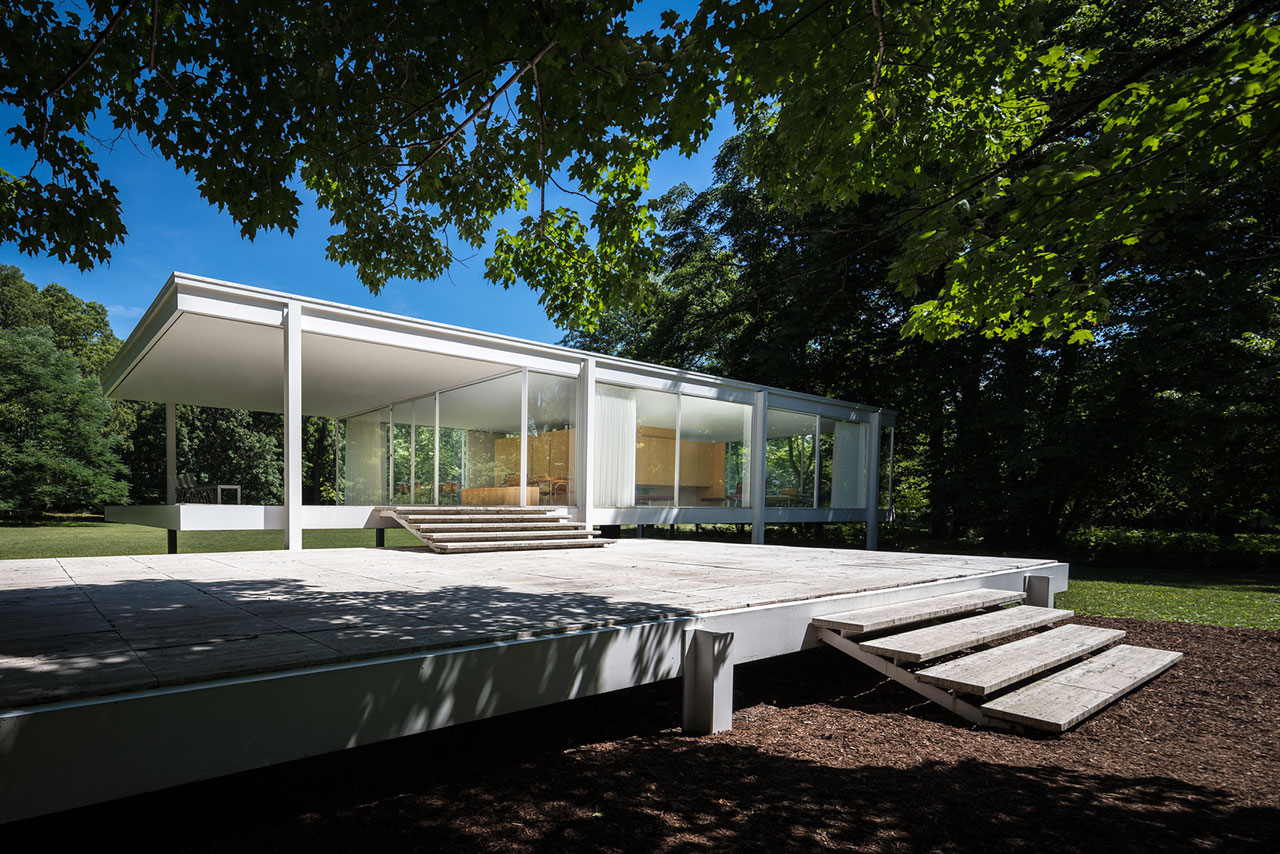 Farnsworth House designed by Mies van der Rohe for Edith Farnsworth - Domus