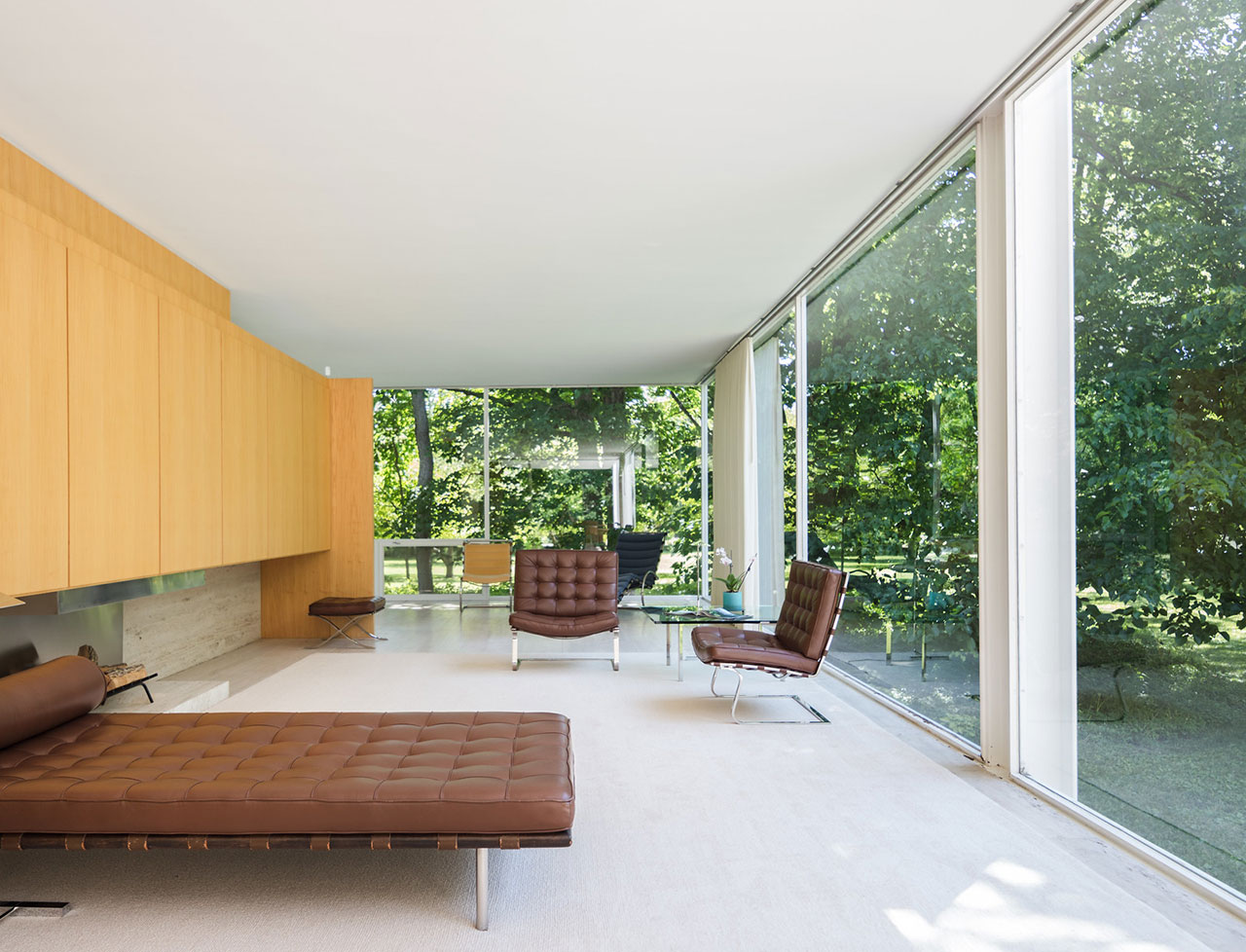 Farnsworth House designed by Mies van der Rohe for Edith Farnsworth - Domus