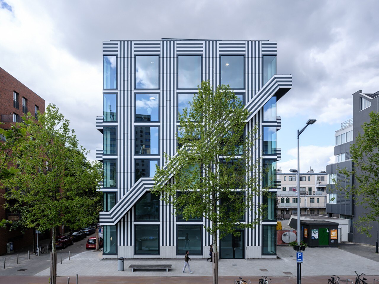 A graphic architecture: the new striped housing of Studio Thonik in ...