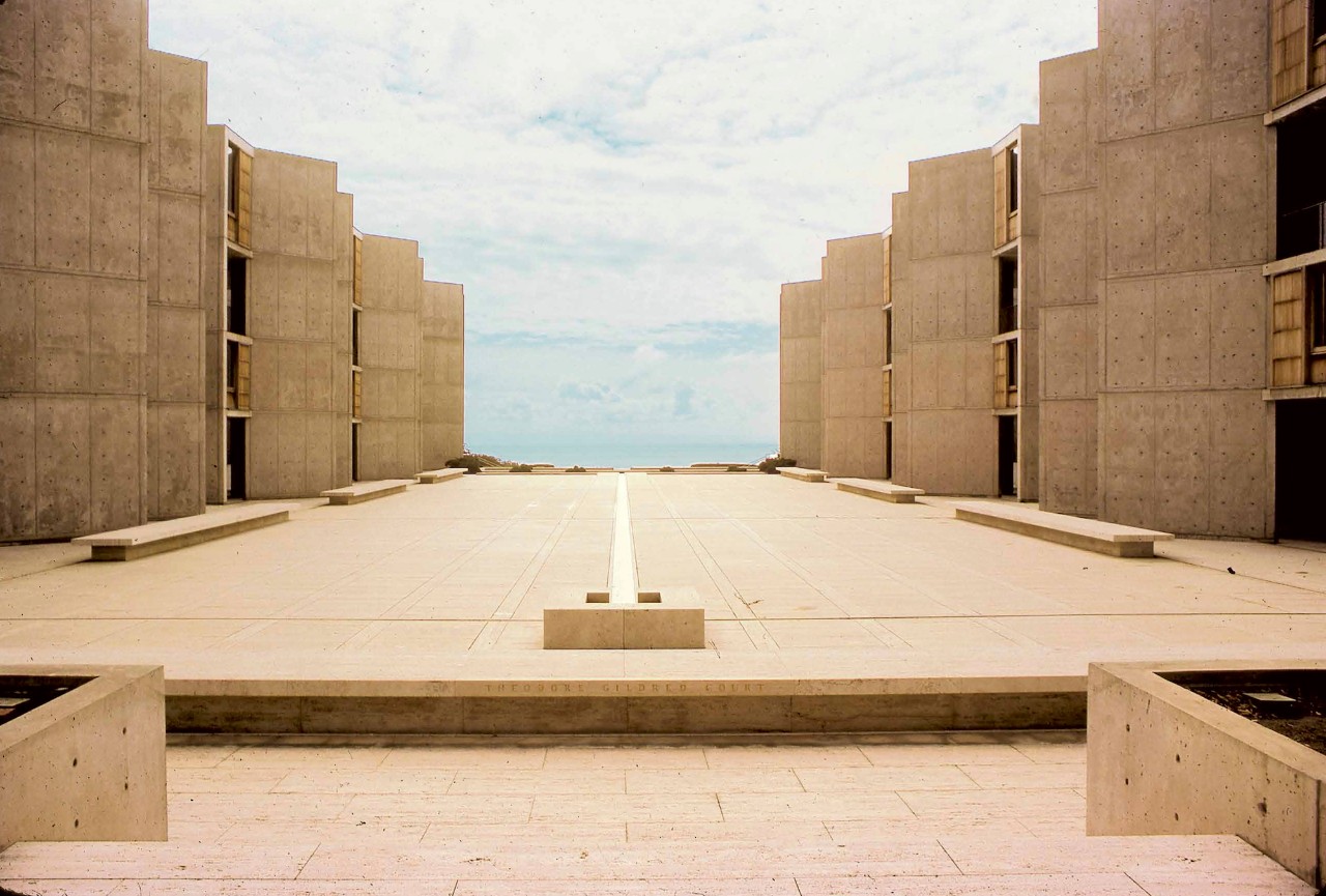 Kenneth Frampton: “A facade to the sky” - Domus