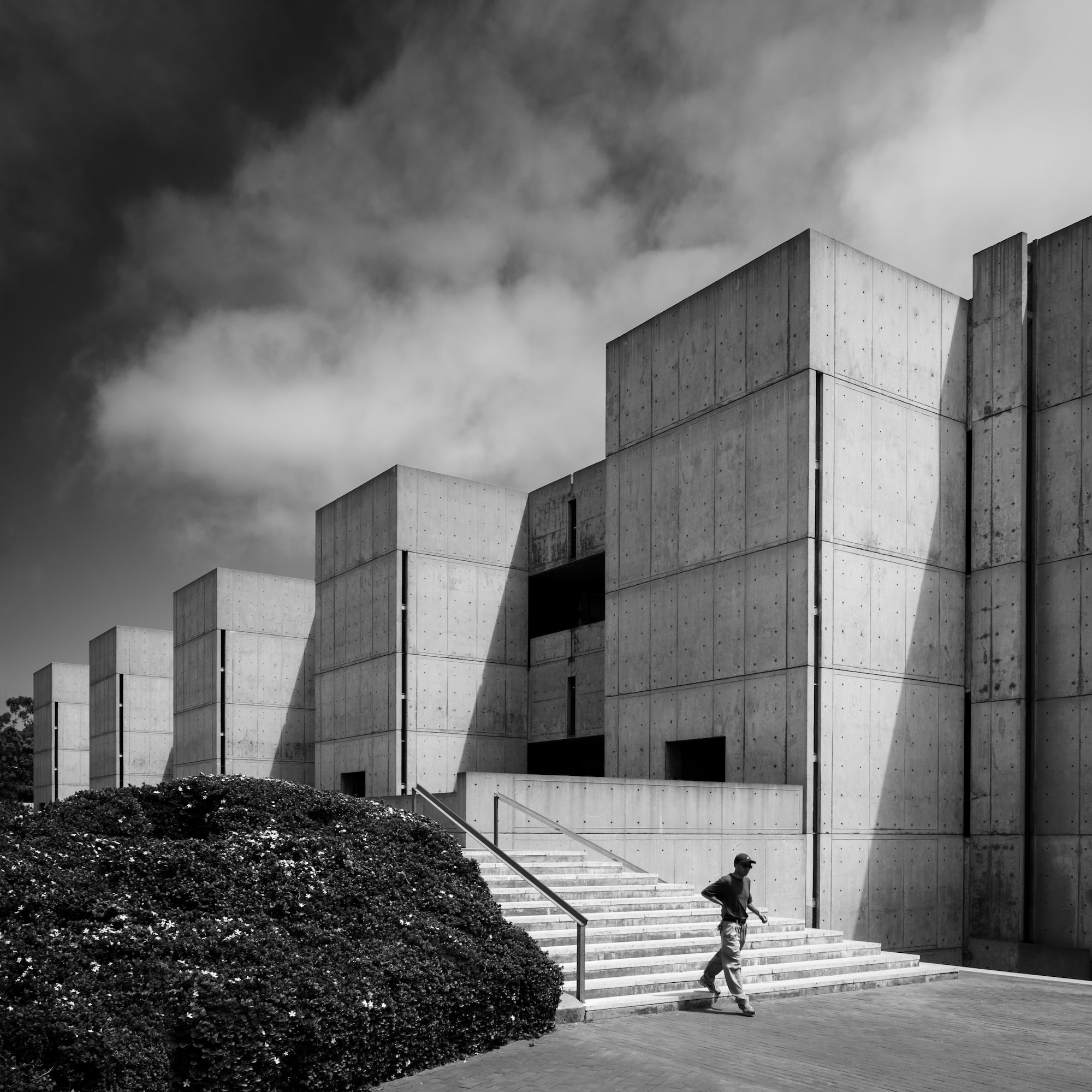 Kenneth Frampton: “A facade to the sky” - Domus