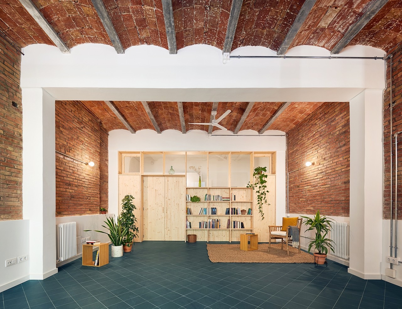 The Catalan vault is protagonist in the renovation of a workshop in ...
