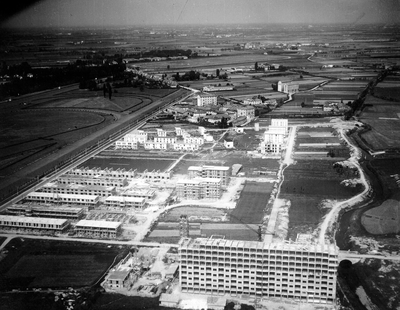 QT8, un tour nel quartiere ideale della Milano del dopoguerra - Domus