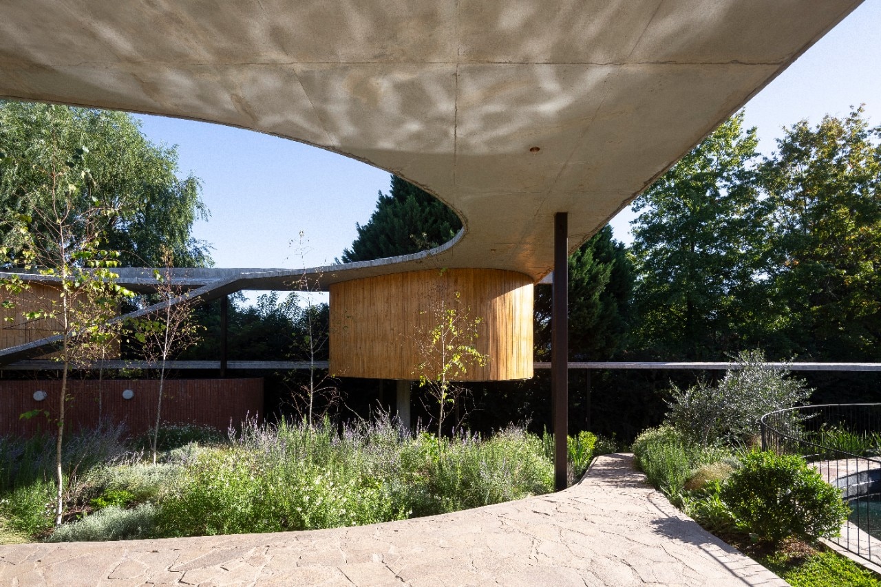 In Argentina, a house with sinuous shapes - Domus