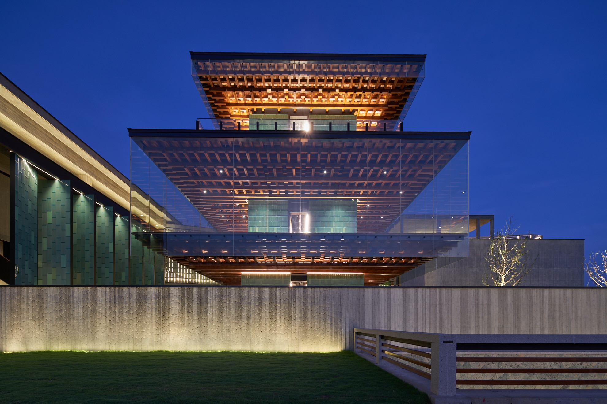 Hanzhou National Archives, an alternation of hills and bodies of water ...