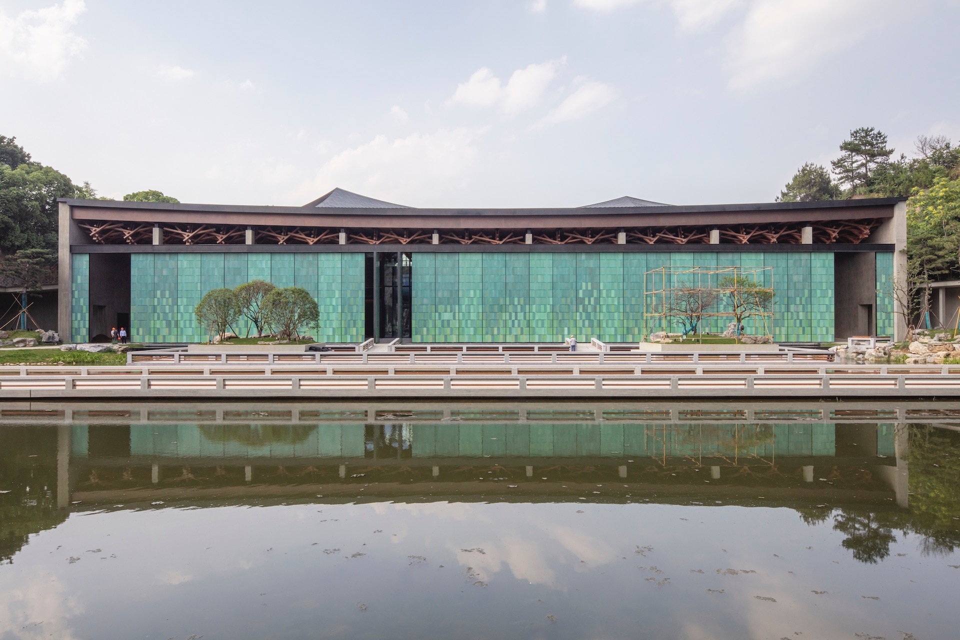 Hanzhou National Archives, an alternation of hills and bodies of water ...