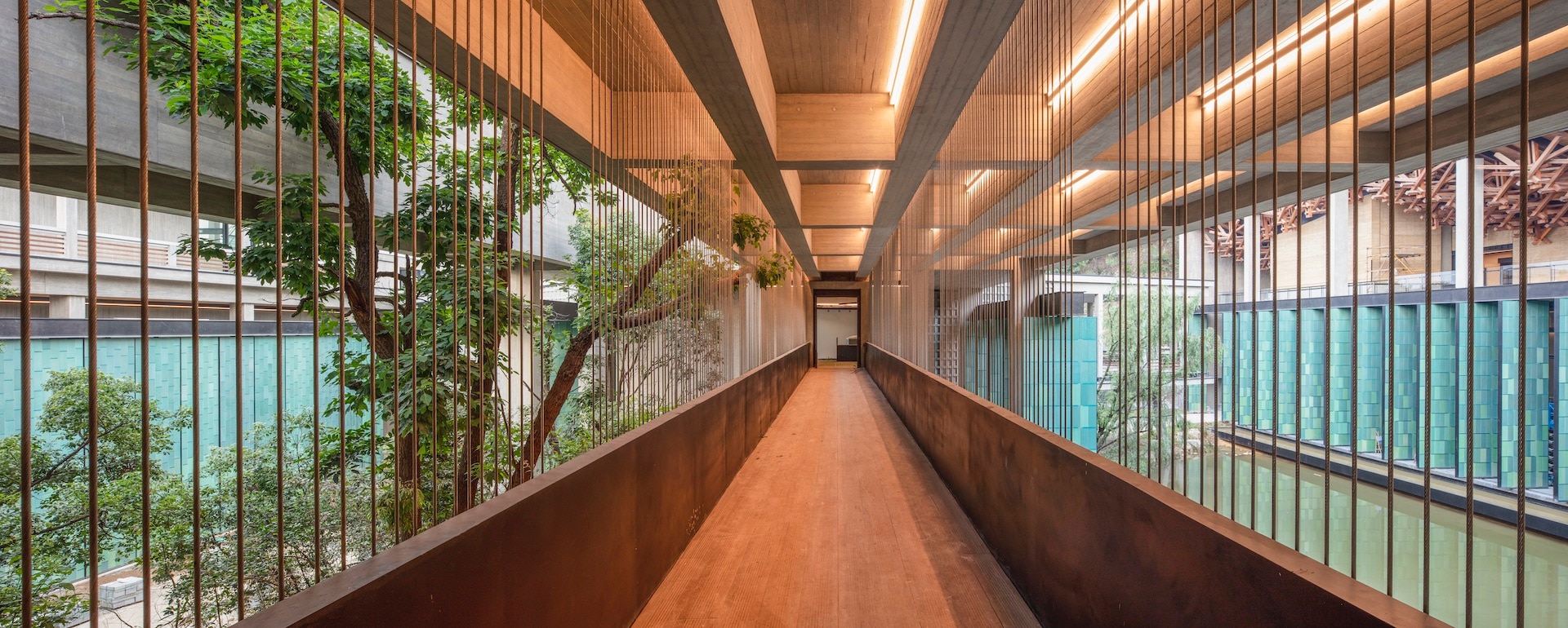 Hanzhou National Archives, an alternation of hills and bodies of water ...