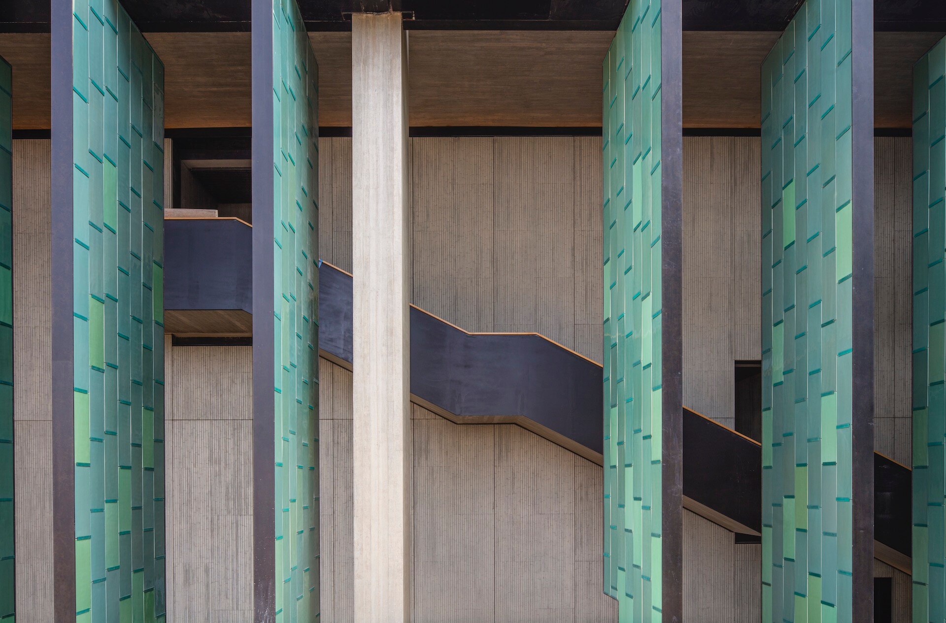Hanzhou National Archives, an alternation of hills and bodies of water ...