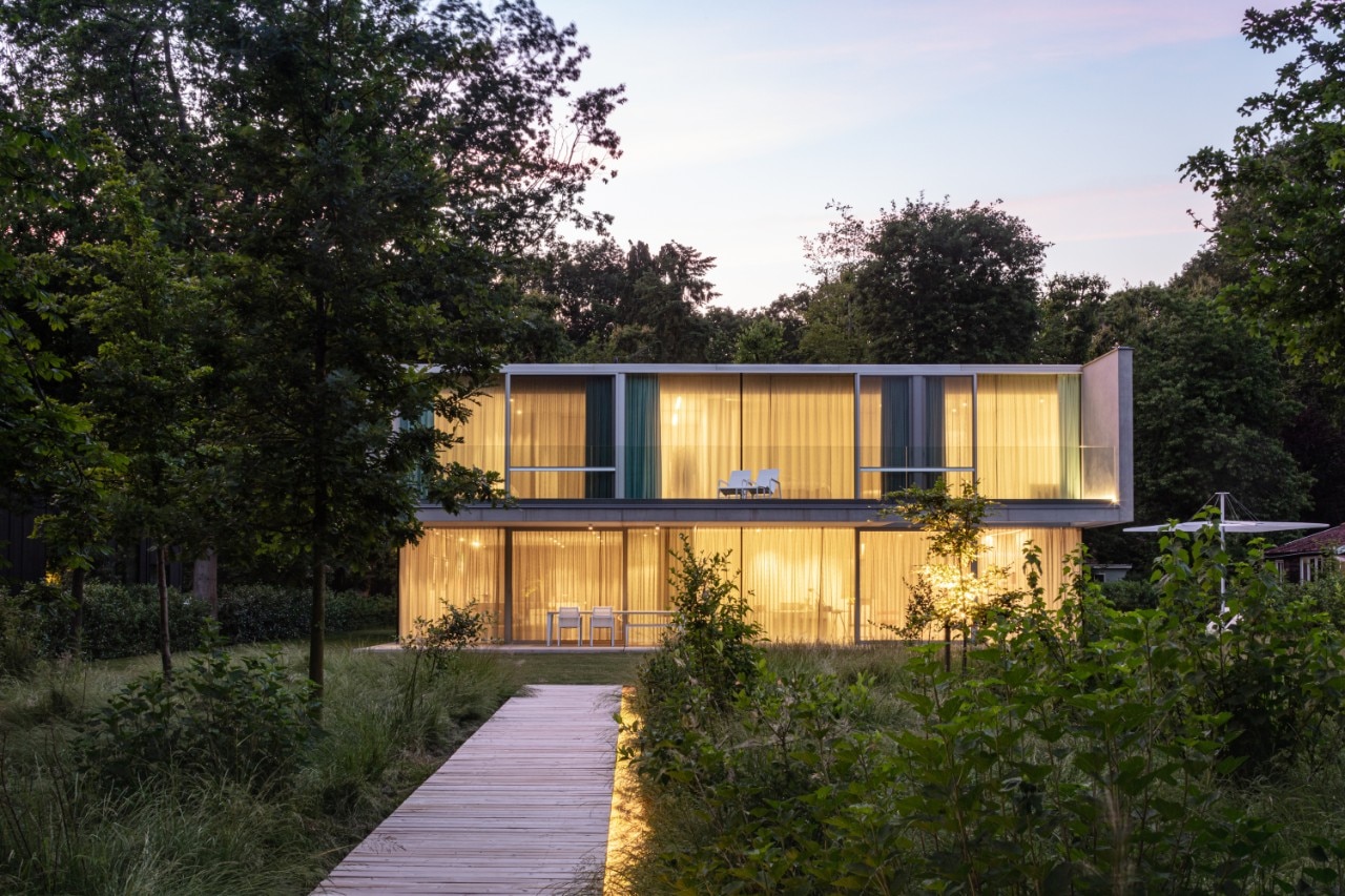 Belgian artist house characterised by transparencies and terraces - Domus