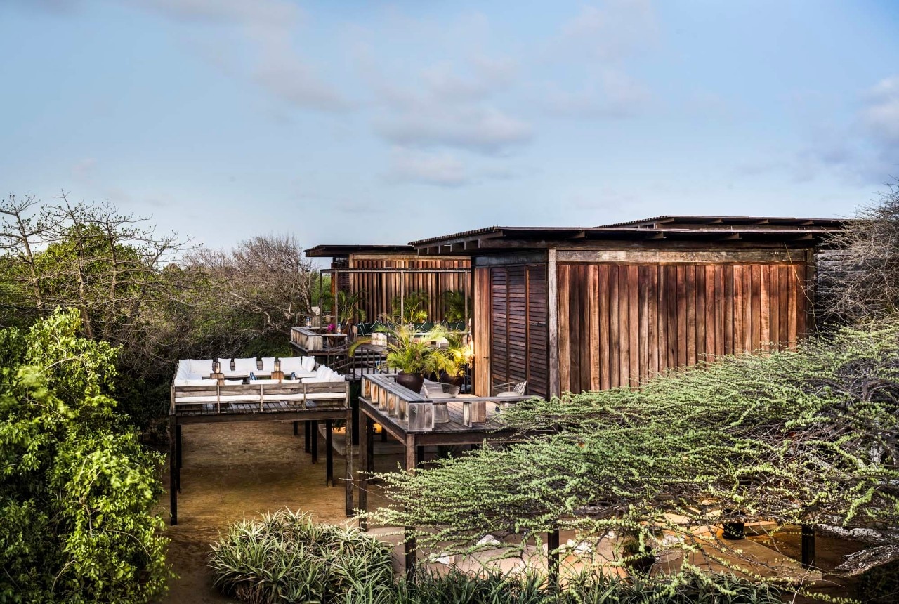 Falcon House by PAT. architetti associati with Ferdinando Fagnola in ...