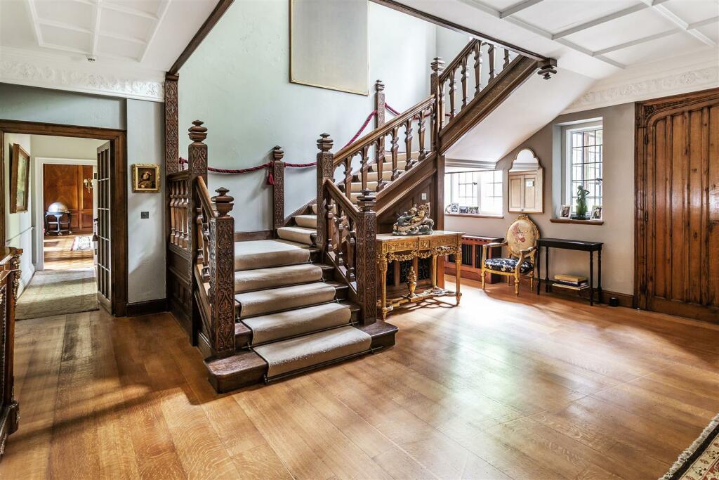 The ‘haunted’ mansion that nobody buys because of Adele - Domus