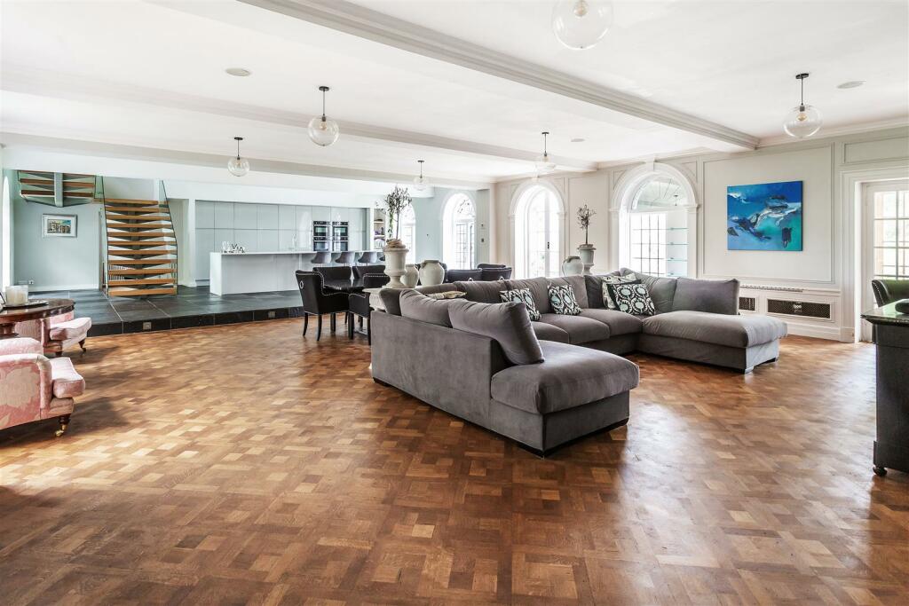 The ‘haunted’ mansion that nobody buys because of Adele - Domus