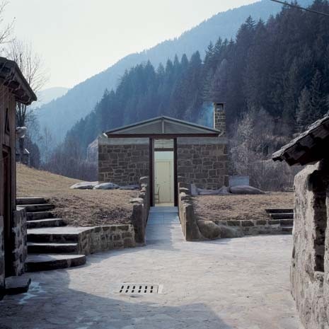 An artist’s house on the Dolomites: Walter Pichler in Eggental on Domus ...