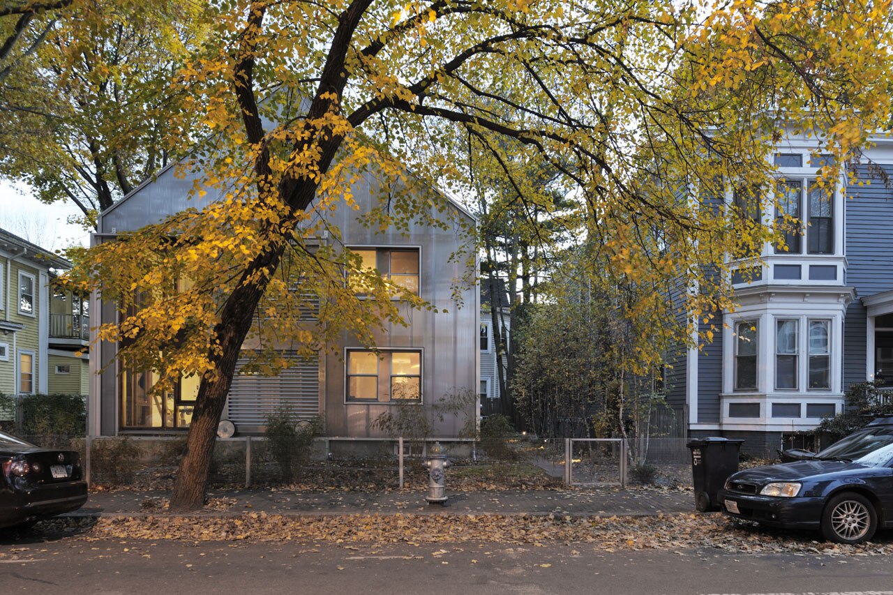 Casa con grande finestra - Domus