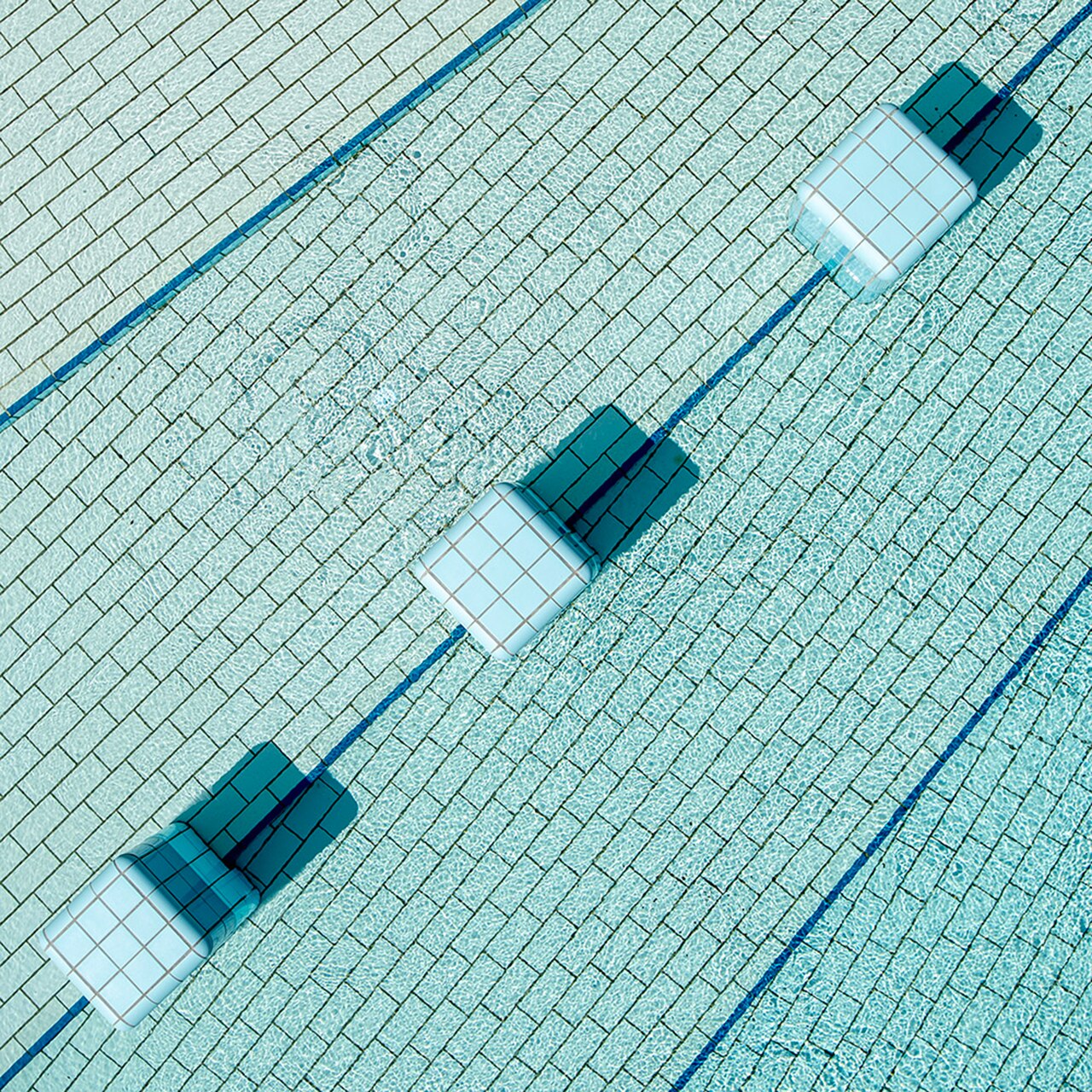 Stephan Zirwes portrays swimming pools from around the world - Domus
