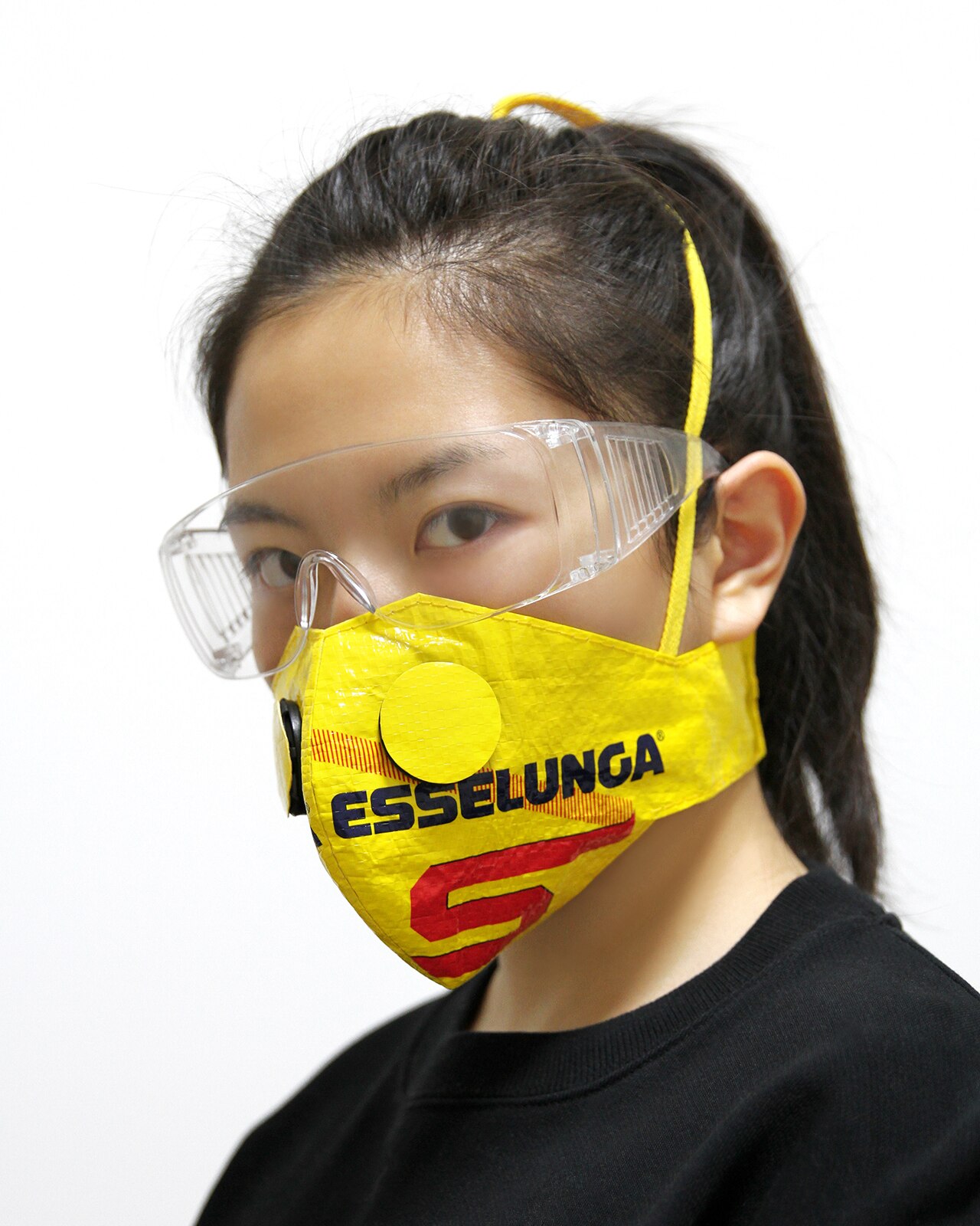 Coronavirus face mask, how to do it at home explained by artist Zhijun Wang