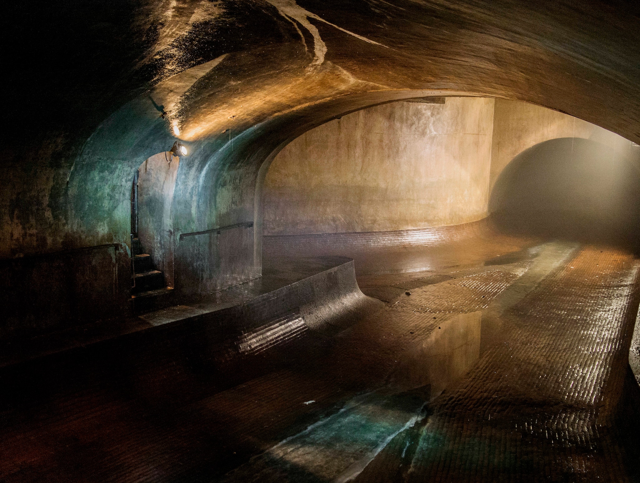 Discover underground Milan through the shots of war reporter Gabriele ...