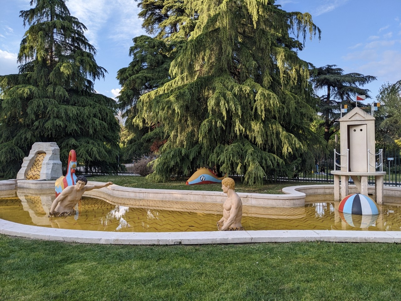 10 works of art to discover in Milas public parks, from Burri to De Chirico