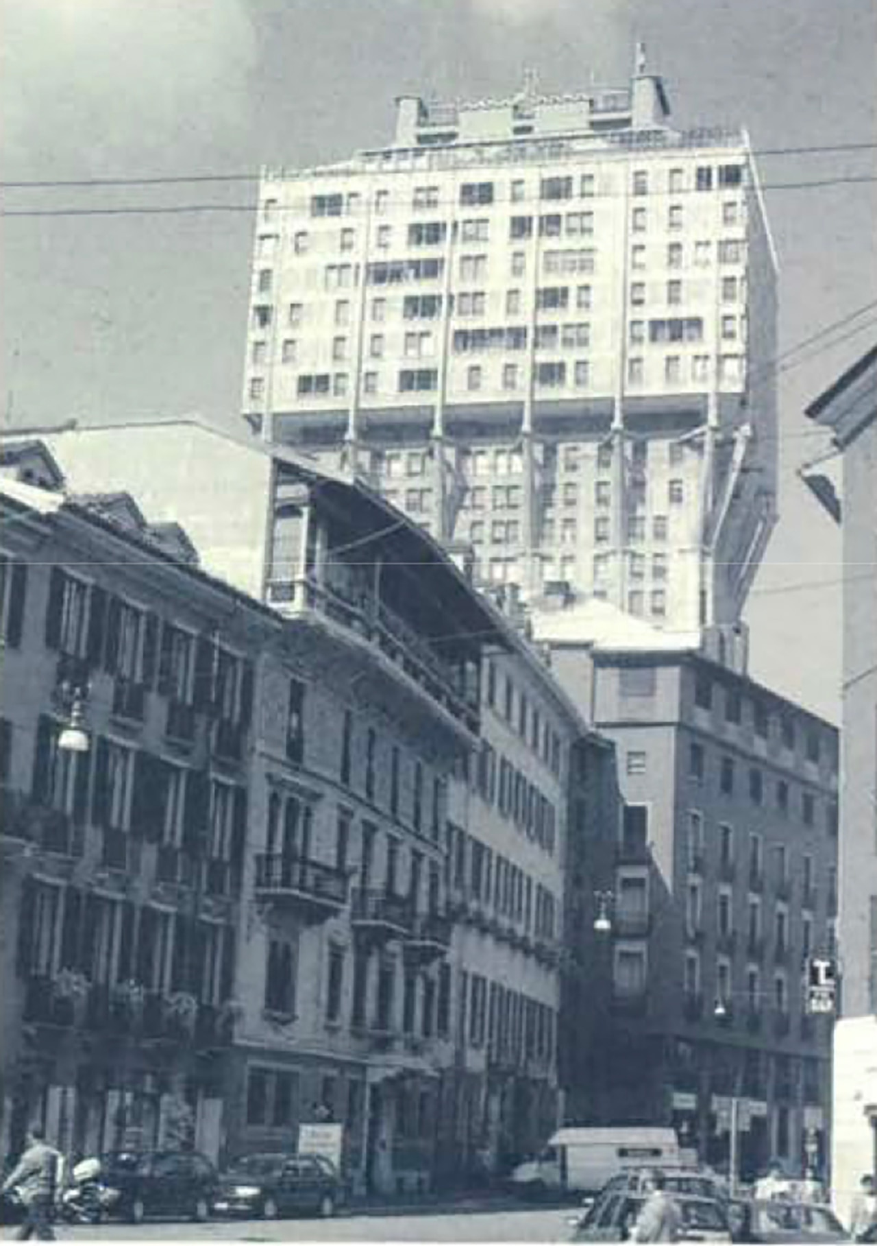 Torre Velasca Milano: storia della Torre Velasca progettata dai BBPR ...