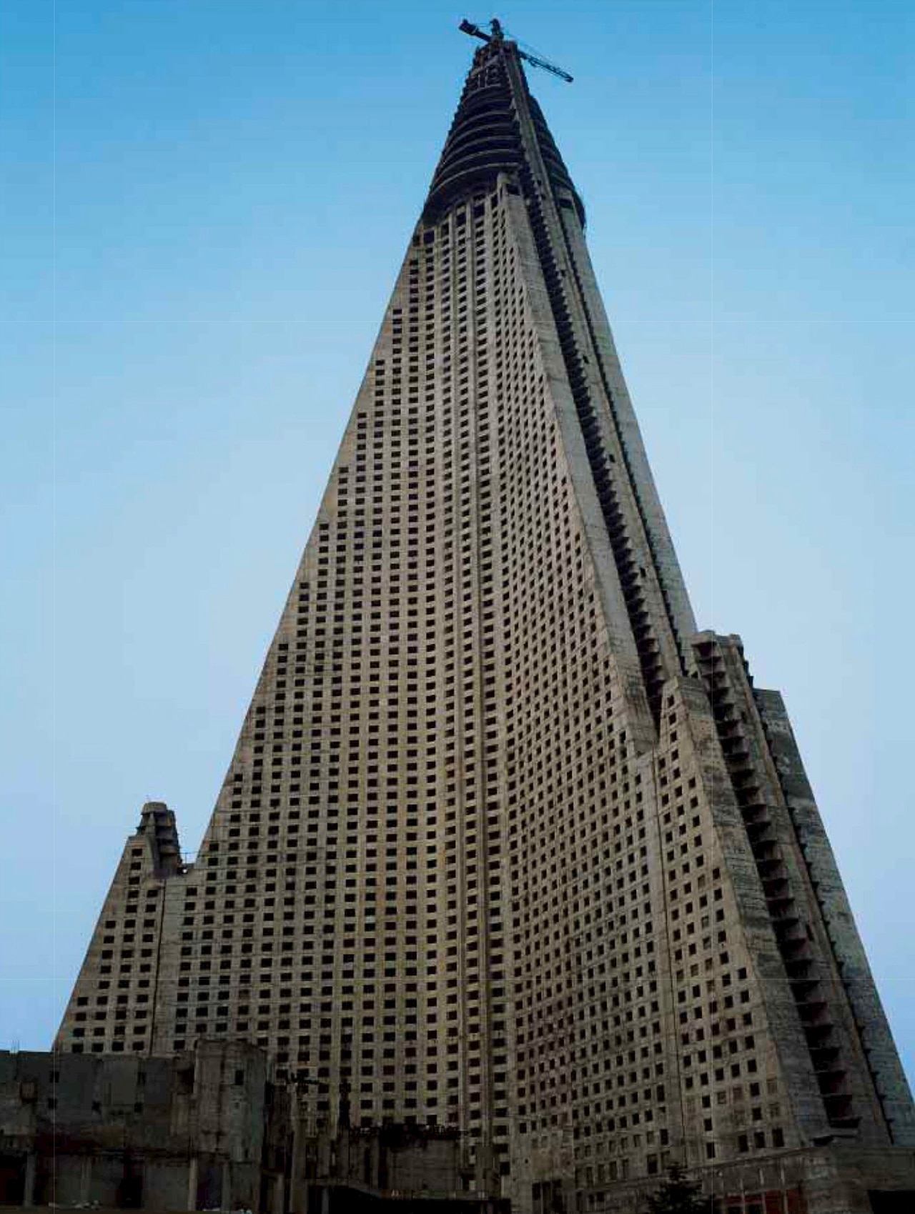Ryugyong Hotel: the history of the hotel located in North Korea - Domus