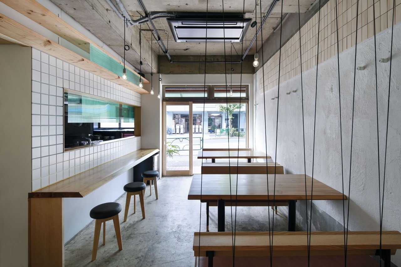 Tokyo. A ramen bar with elements exposed - Domus