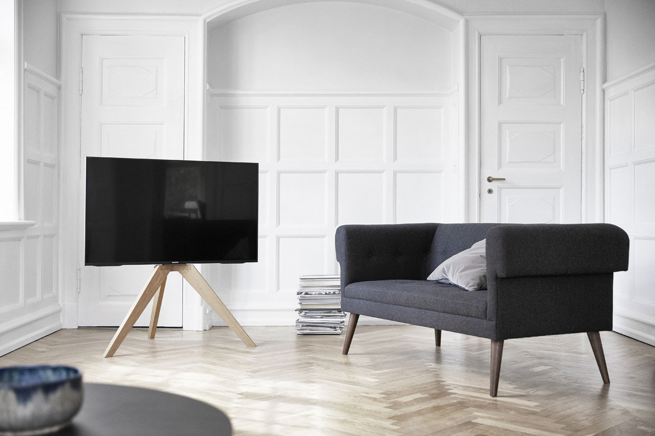 Next OP1: a stand for a TV screen - Domus