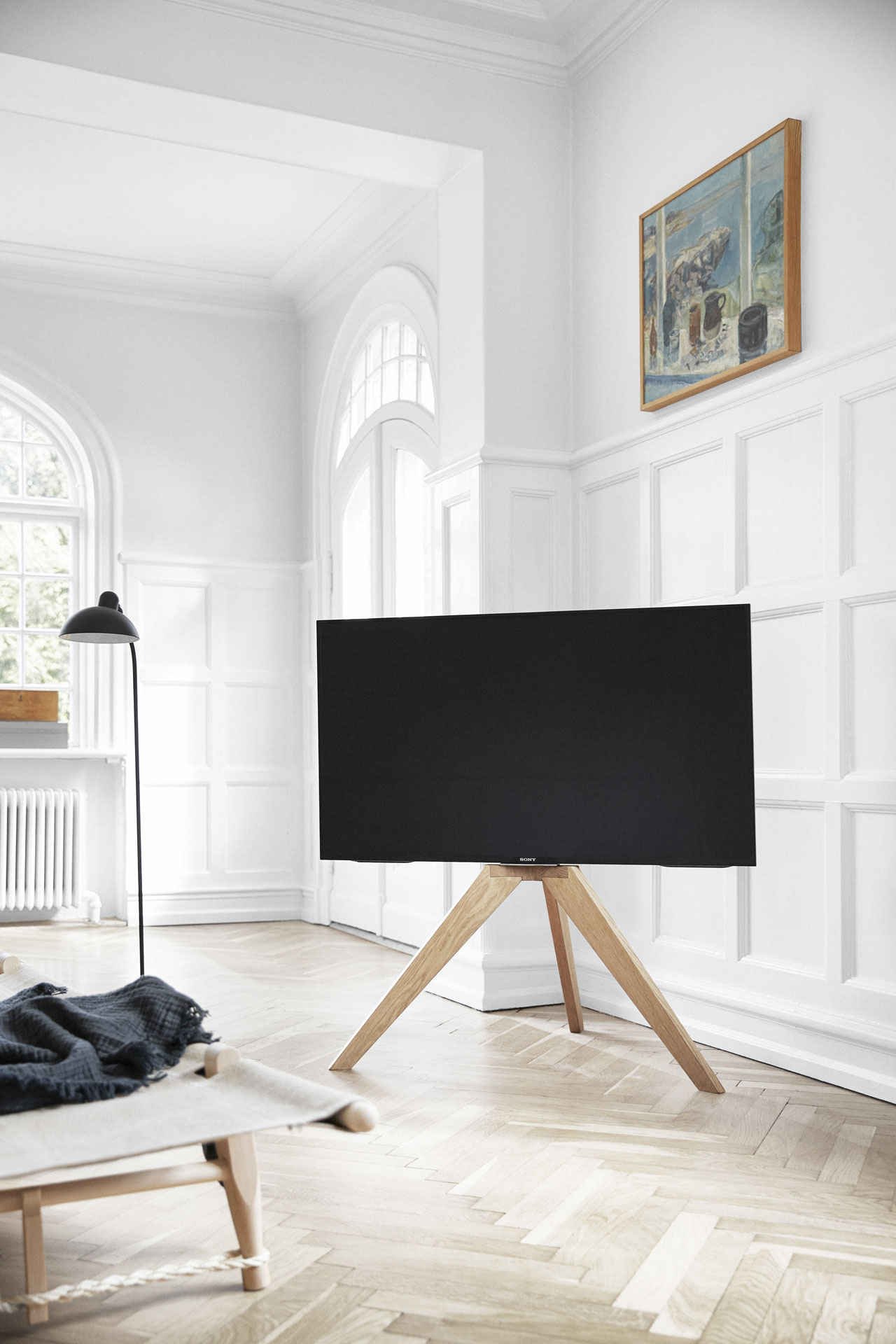 Next OP1: a stand for a TV screen - Domus