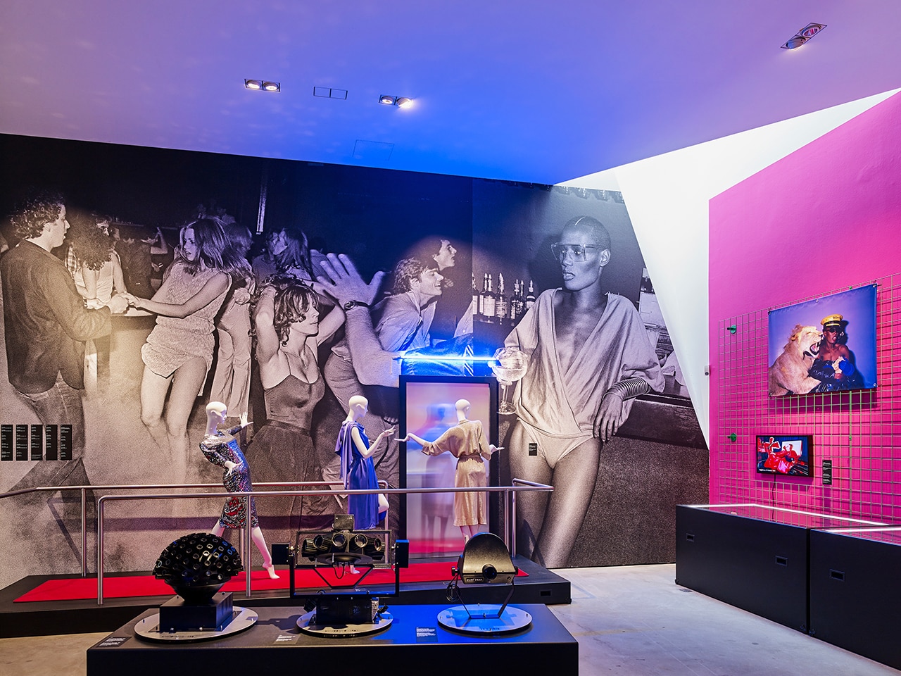 Night Fever: the (total) artwork of nightclubs on display at the Vitra ...
