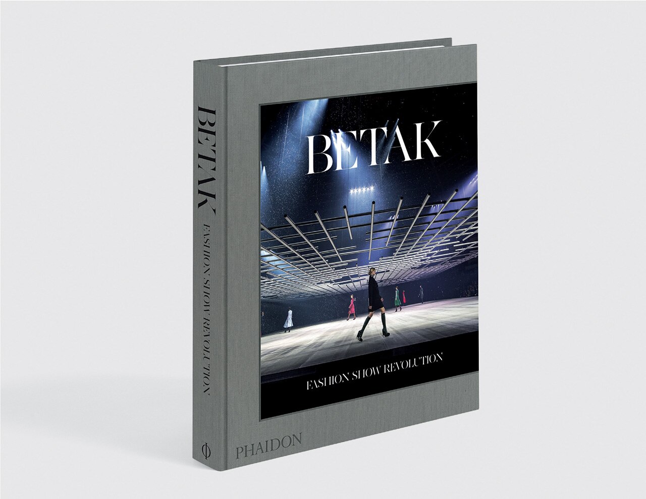 From the défilé to the fashion show: a book on the scenography of ...