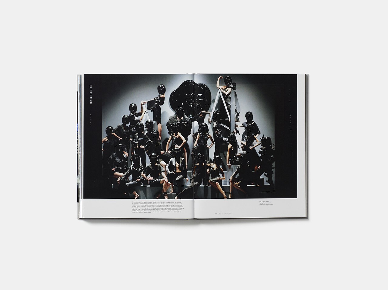 From the défilé to the fashion show: a book on the scenography of ...