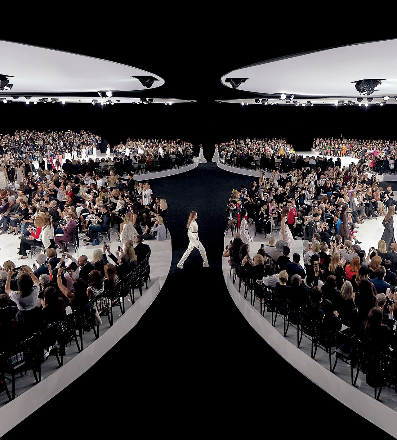 From the défilé to the fashion show: a book on the scenography of ...