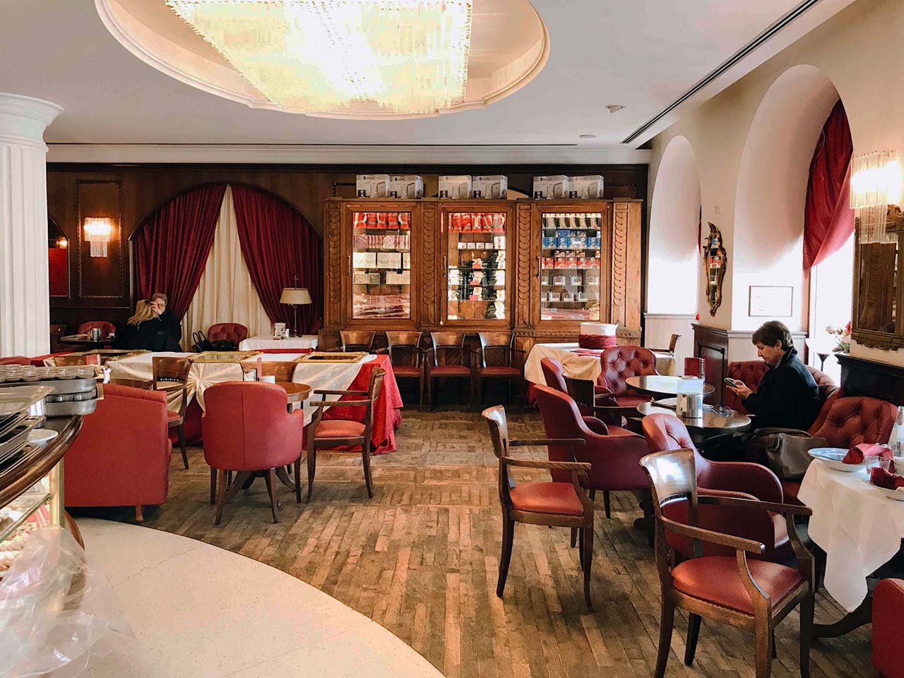 The Italian bar, or the intimate space in front of a counter - Domus