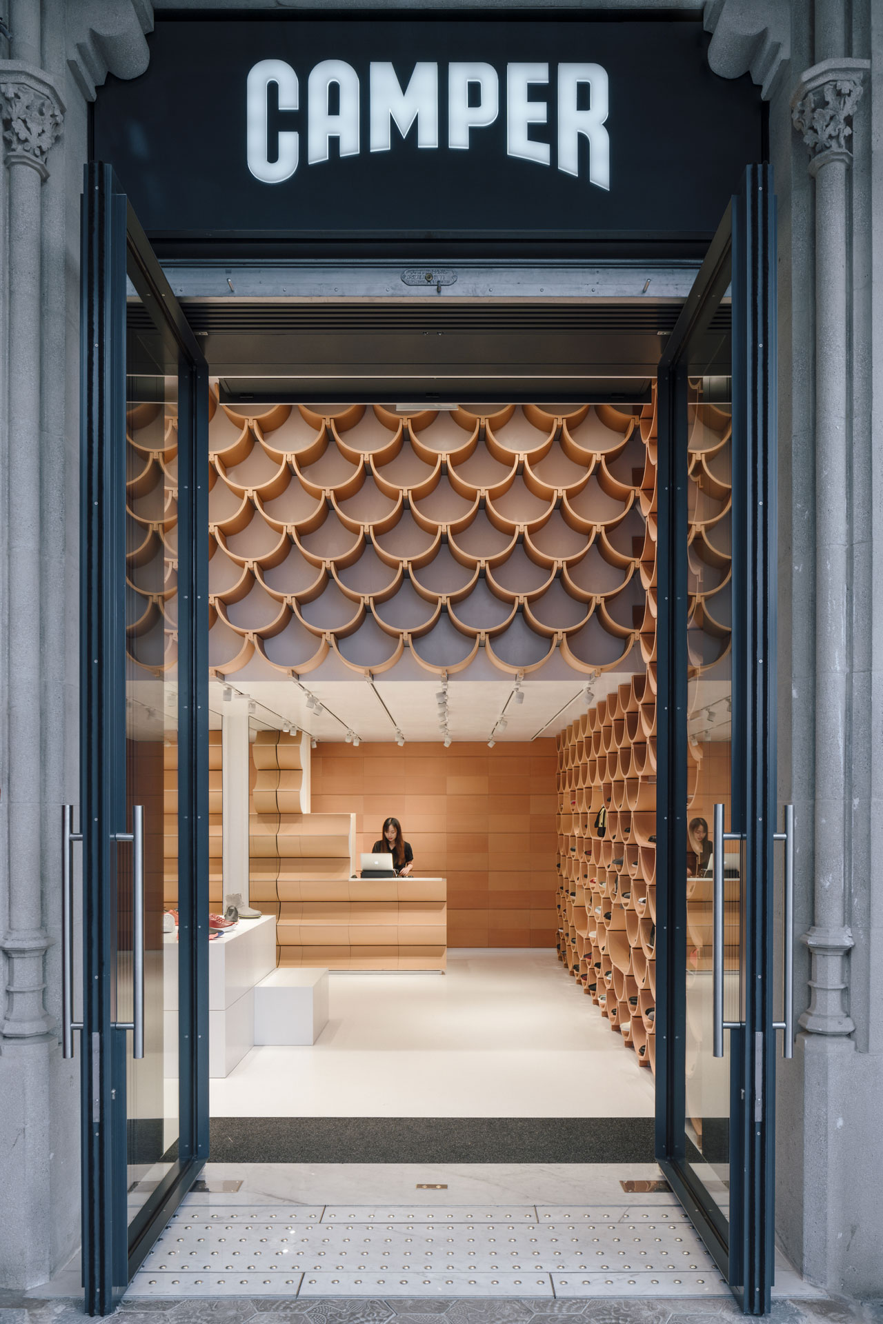 Roof tiles become shoe displays in Camper store by Kengo Kuma - Domus