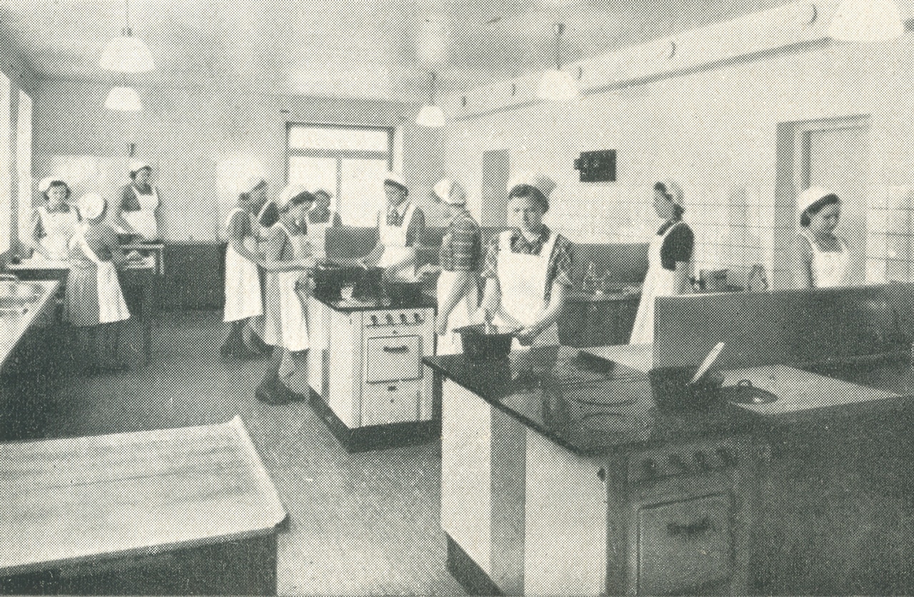 Domus 222. A school for home economics - Domus