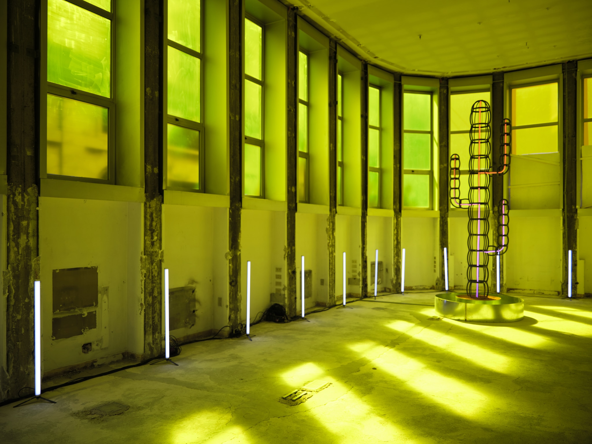 Addio torre di Largo Treves: in demolizione l’edificio di Arrighetti a ...