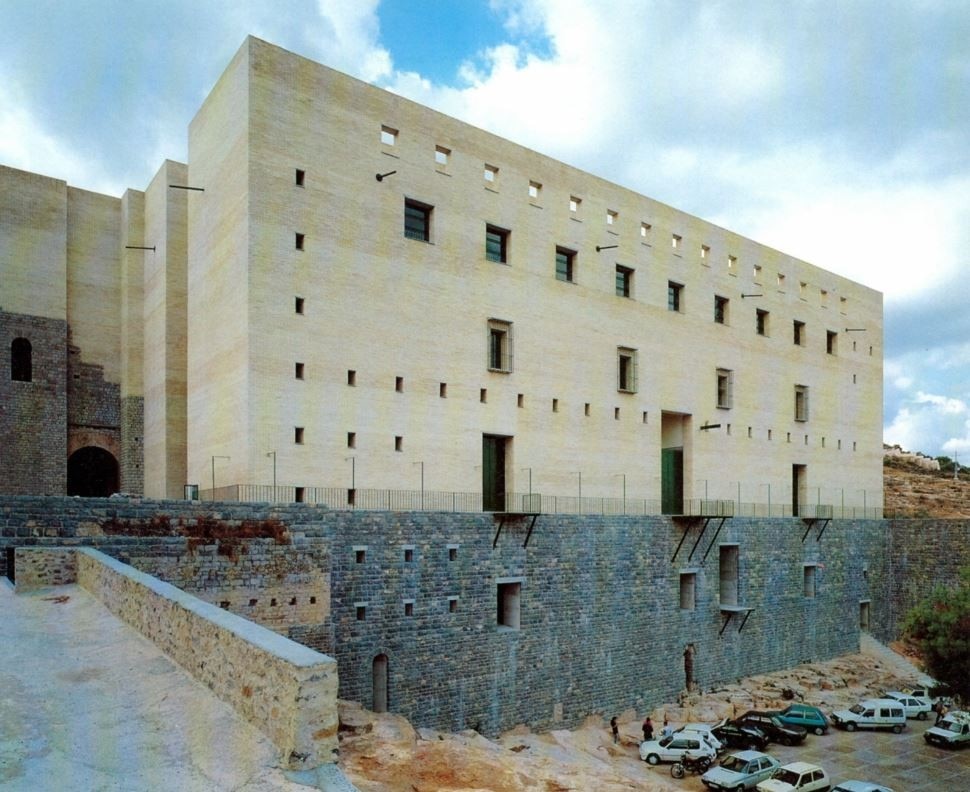 Giorgio Grassi and the Sagunto theater, from the Domus archive - Domus
