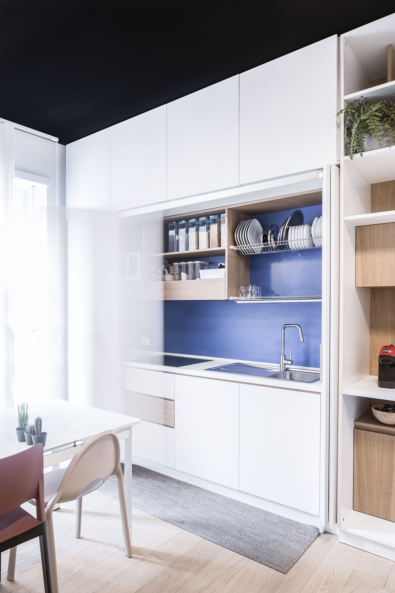 Un piccolo appartamento che ottimizza ogni singolo metro quadro - Domus