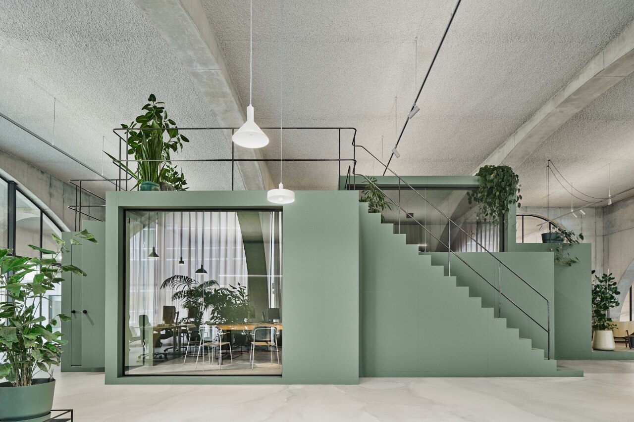 Sculptural furniture shapes an office space in Amsterdam - Domus