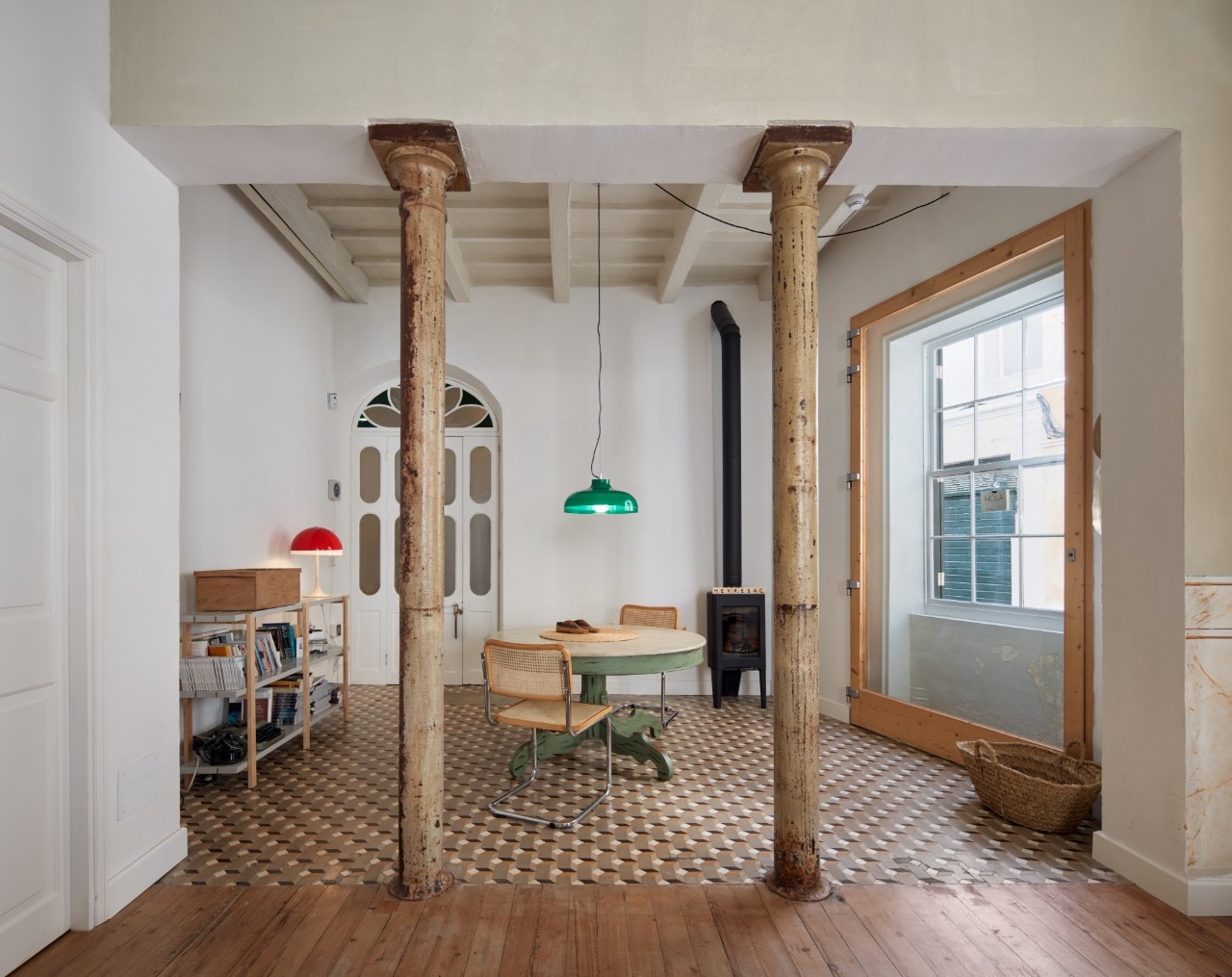 In Spagna un’antica casa trasformata in un boutique hotel funzionale ...