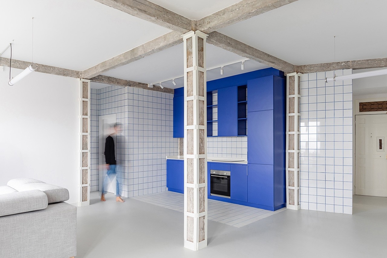 Concrete, tiles, and industrial design transform a house in Santander ...