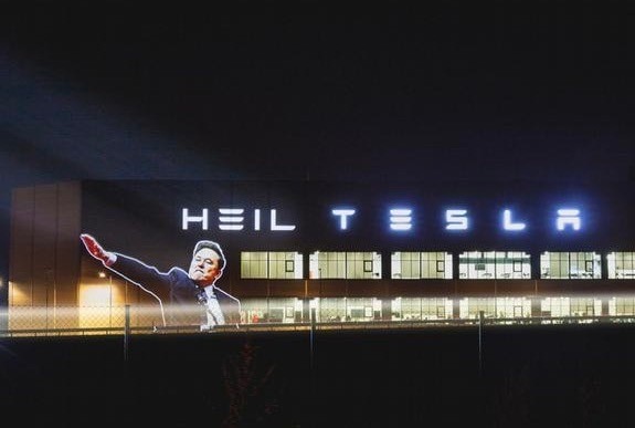 Tesla’s fall from grace: from utopia to the “swasticar” - Domus