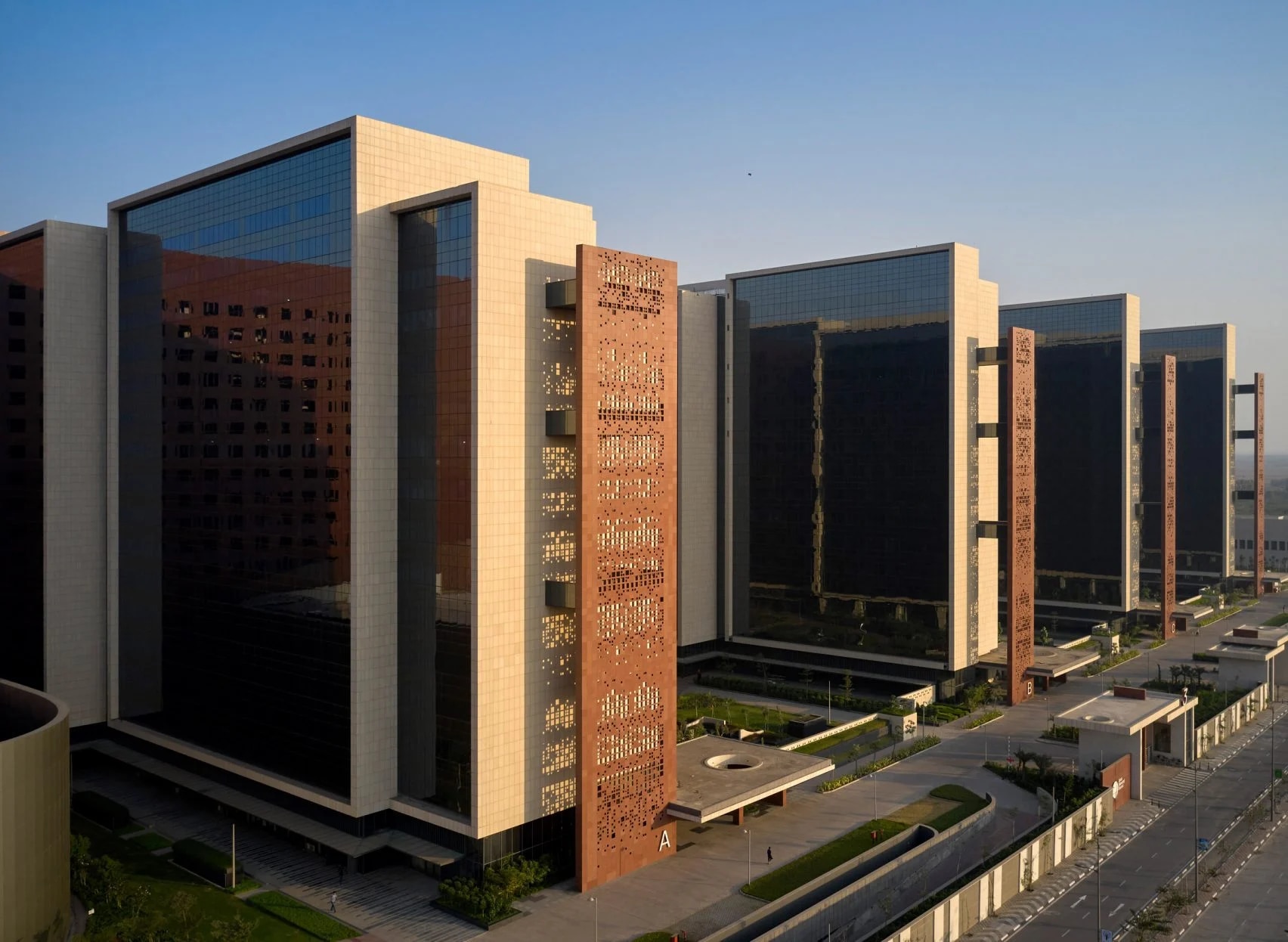 The largest office building in the world built in India - Domus