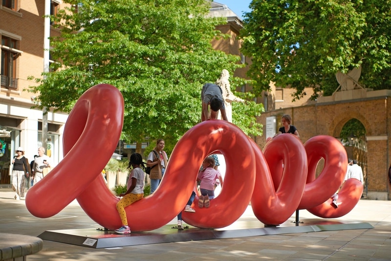 Yoni Alter’s typographic artwork is dedicated to love - Domus