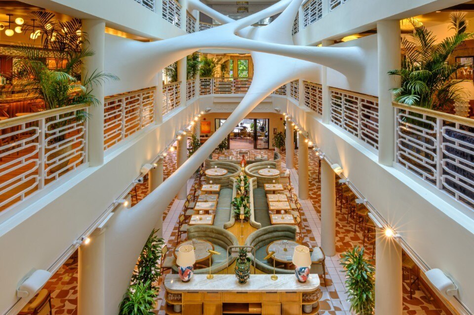 Una grande scultura di Zaha Hadid è il simbolo del rinnovato The Moore ...