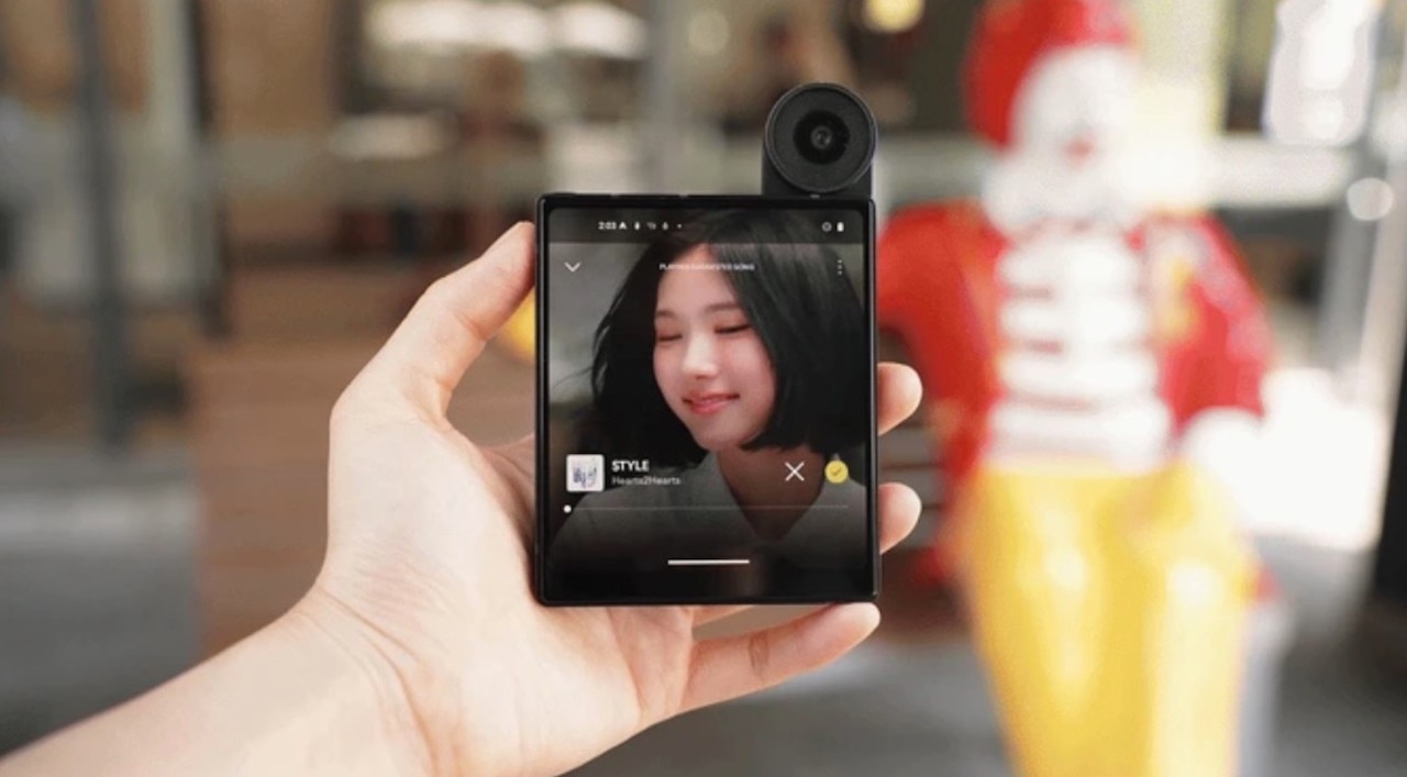 iKKO Mind One is the square smartphone that only AI could make happen - Domus