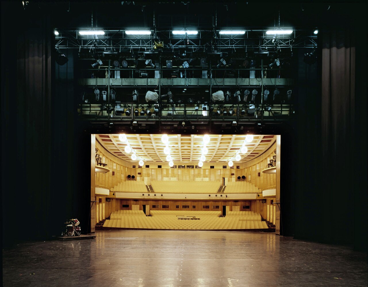 Looking from behind - Domus